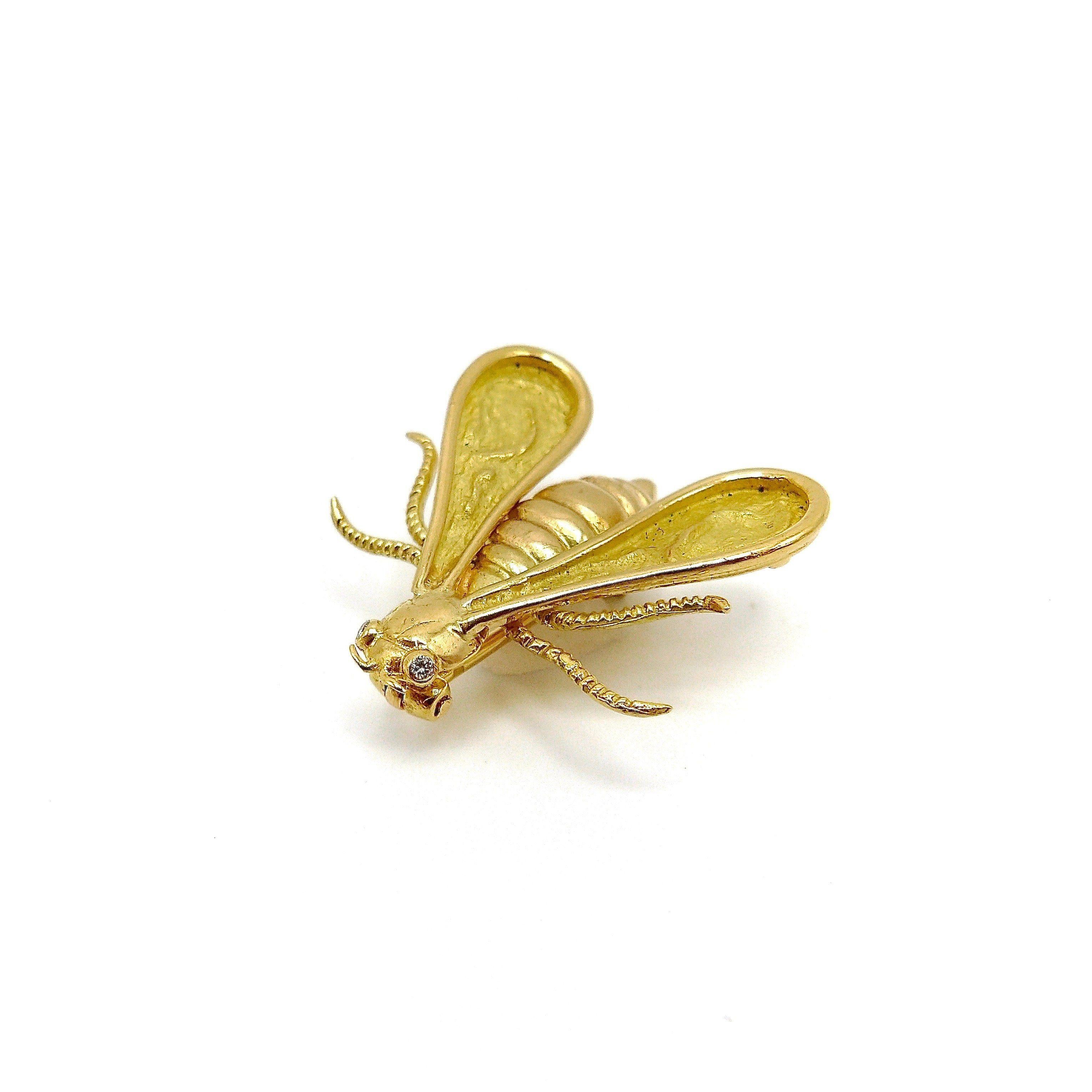 Vintage 18K Gold and Diamond Chaumet Bee Brooch For Sale at 1stDibs