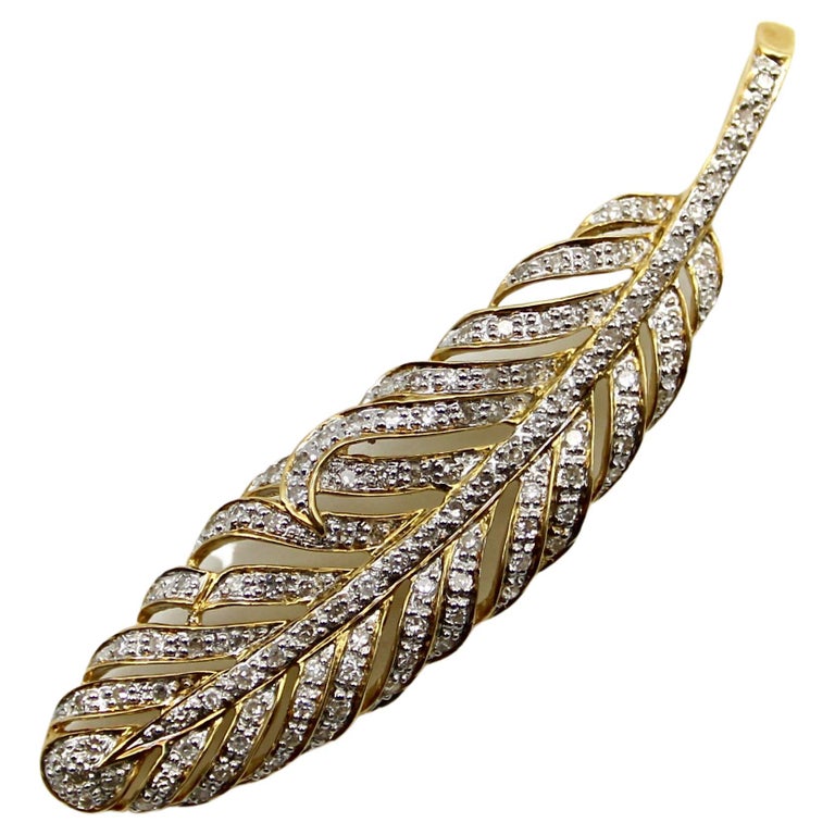Vintage 18K Gold Feather Pendant with Pave Diamonds For Sale at 1stDibs