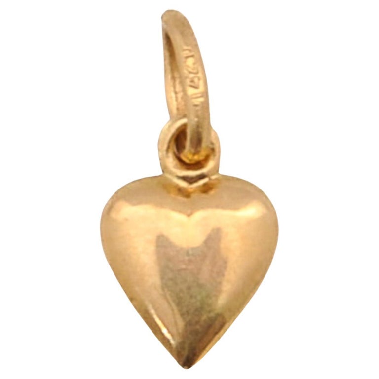 Vintage 18K Gold Small Heart Charm Pendant For Sale at 1stDibs