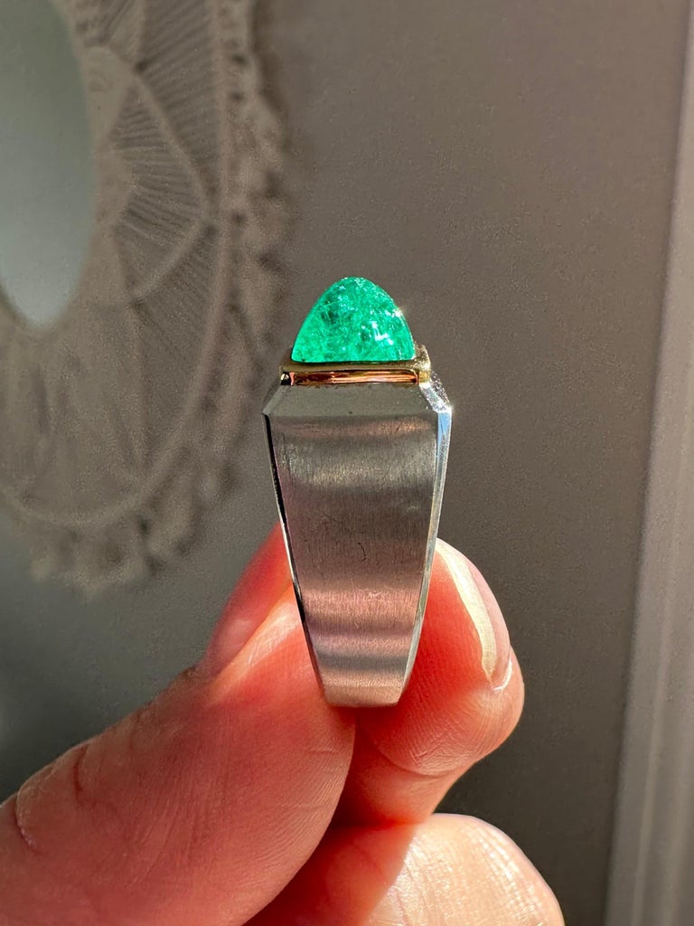 Vintage 18k Sugarloaf Emerald Ring For Sale at 1stDibs