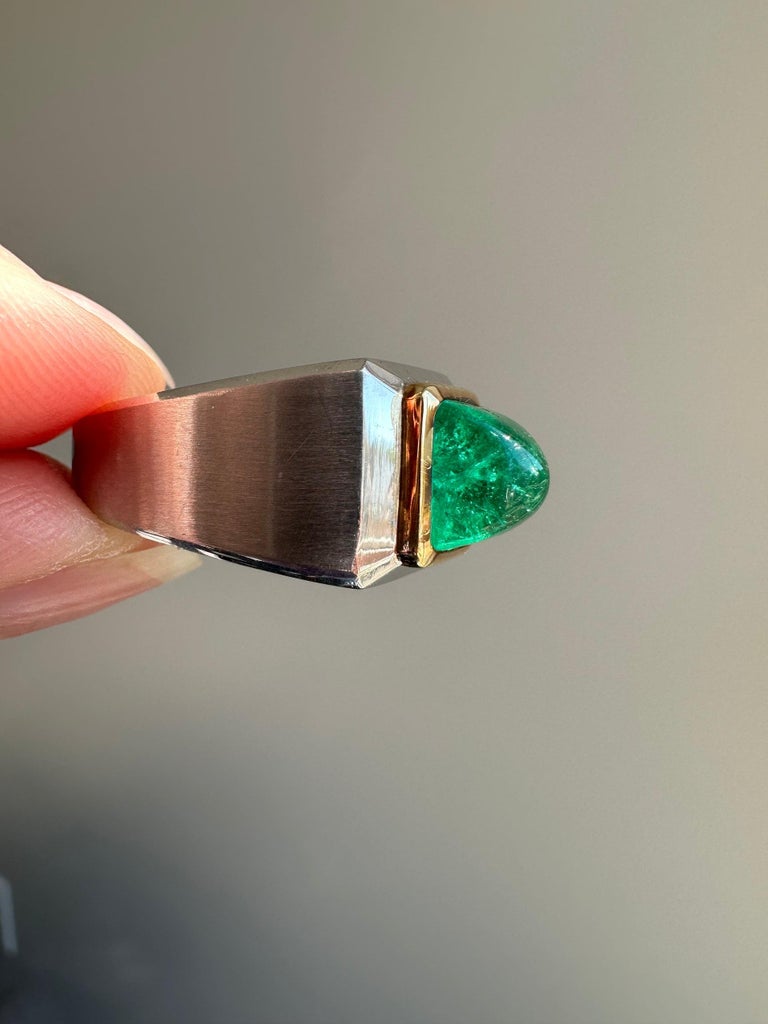 Vintage 18k Sugarloaf Emerald Ring For Sale at 1stDibs