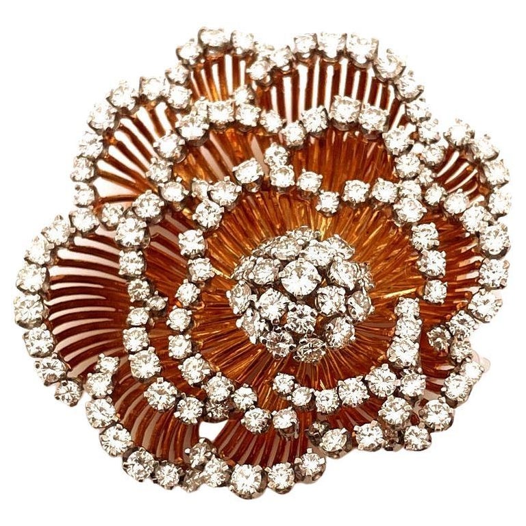 Vintage 18k Yellow Gold 12TCW Diamonds Flower Brooch For Sale at 1stDibs