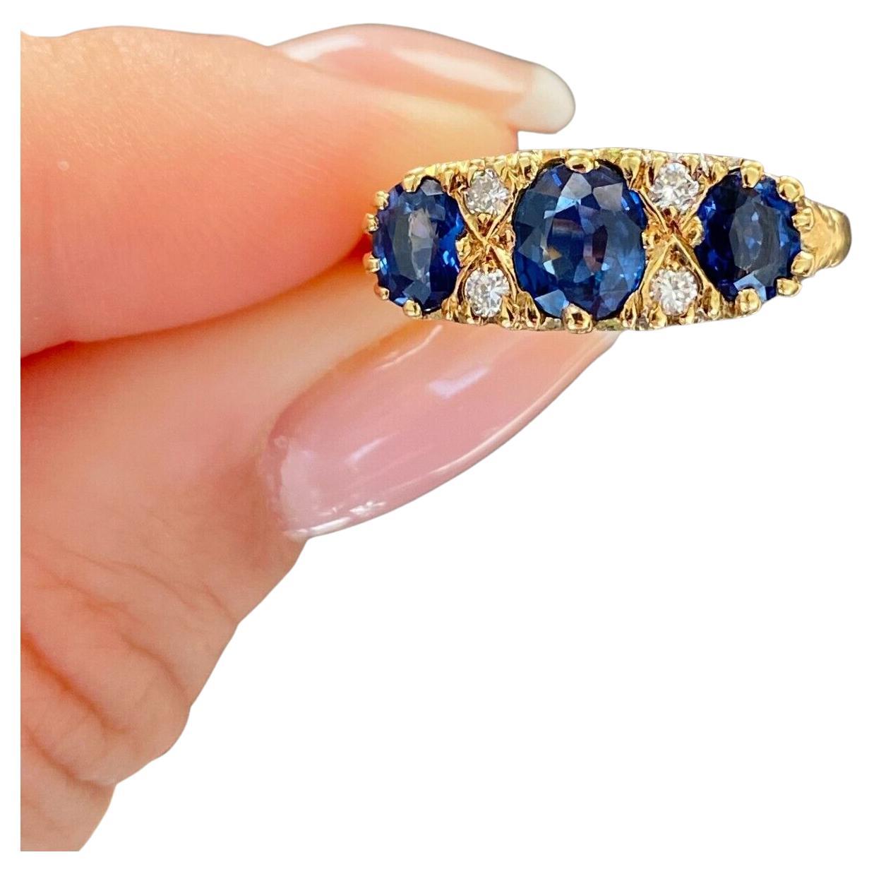 Sapphire Diamond Yellow Gold 18k Ring For Sale at 1stDibs