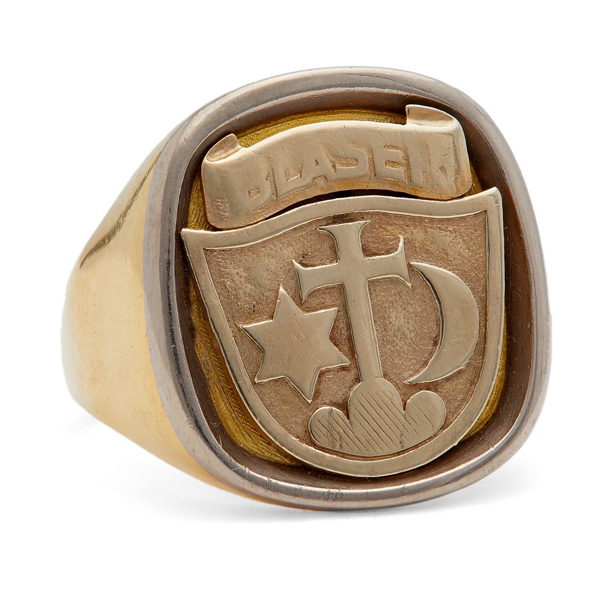 Vintage 18k Yellow Gold Signet Ring For Sale at 1stDibs