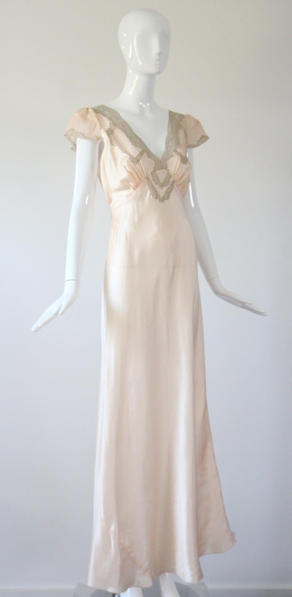 Vintage 1930s Peach Satin and Lace Nightdress 1930s lingerie night gown ...