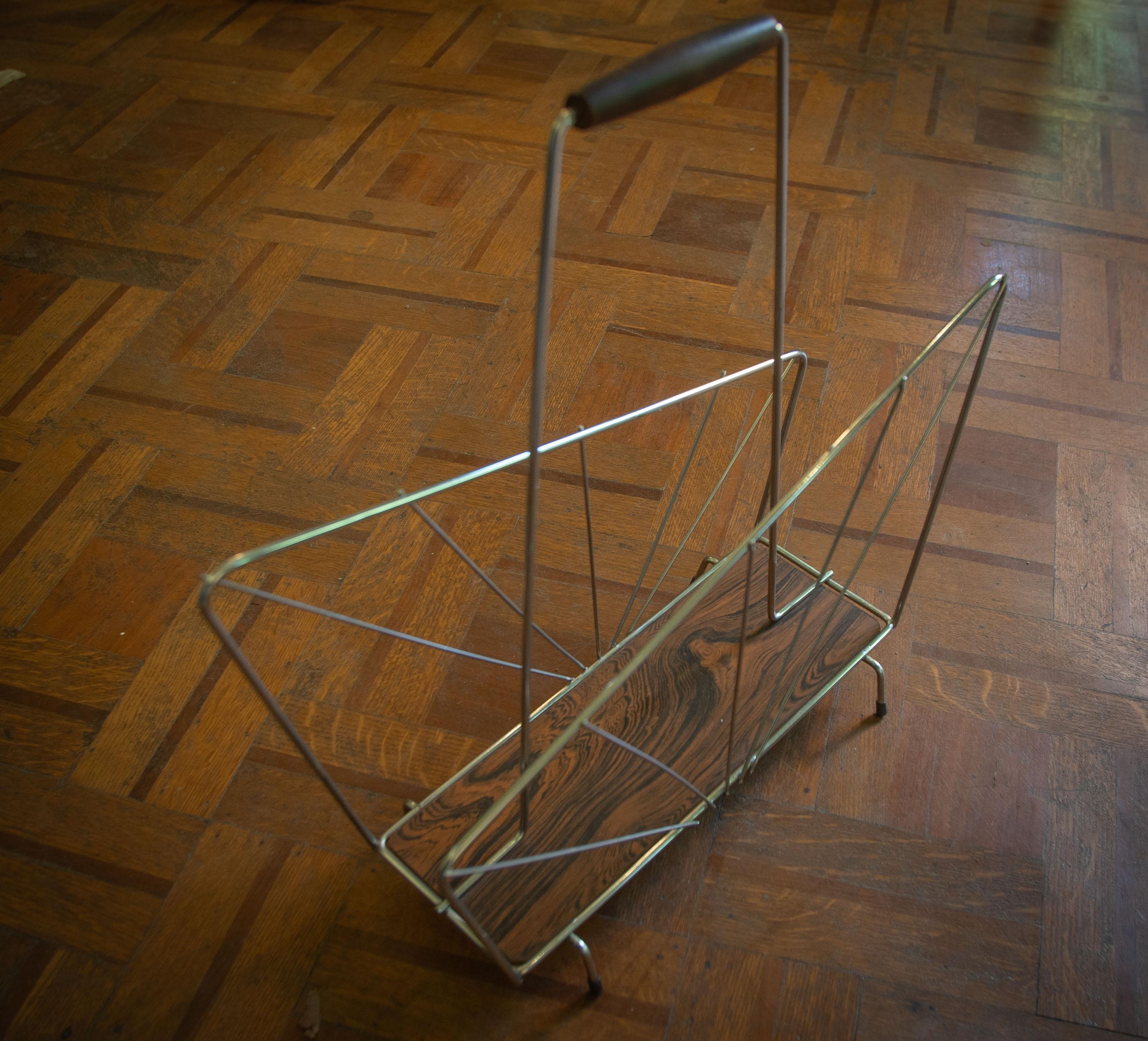 Vintage 1960s metal magazine rack For Sale at 1stDibs