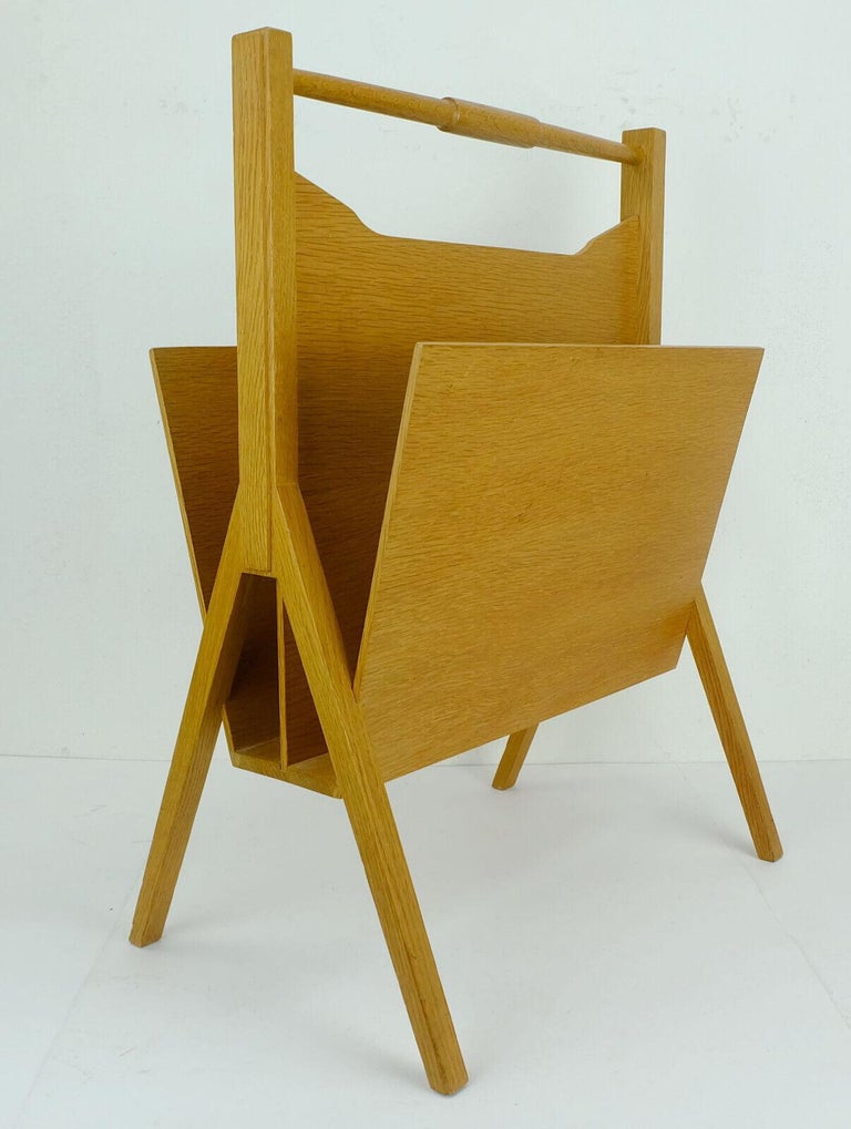 Vintage 1960s Mid-Century Modernist Oak Magazine Rack For Sale at 1stDibs