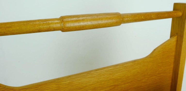 Vintage 1960s Mid-Century Modernist Oak Magazine Rack For Sale at 1stDibs