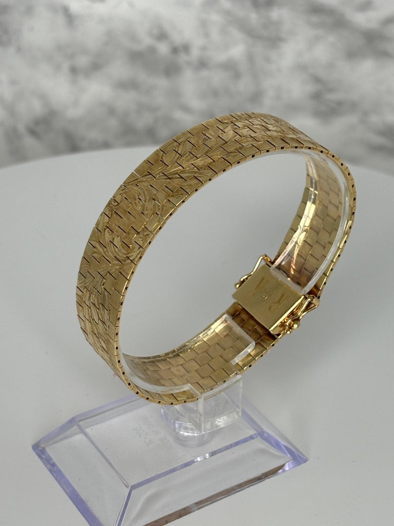 flower pattern gold bracelet