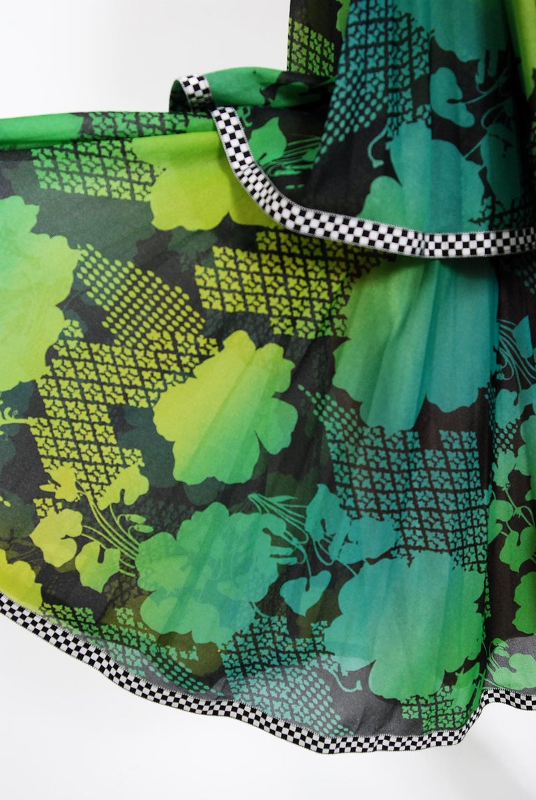 Vintage 1970's Jean Varon Green Graphic Floral Print Pleated Tiered ...