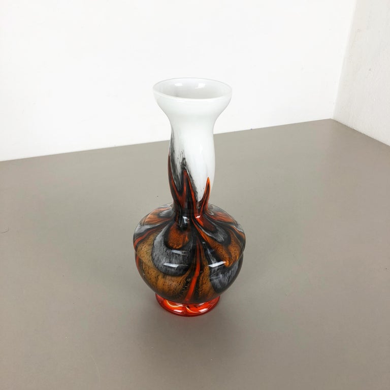 Vintage 1970s Opaline Florence Vase entworfen von Carlo Moretti ...