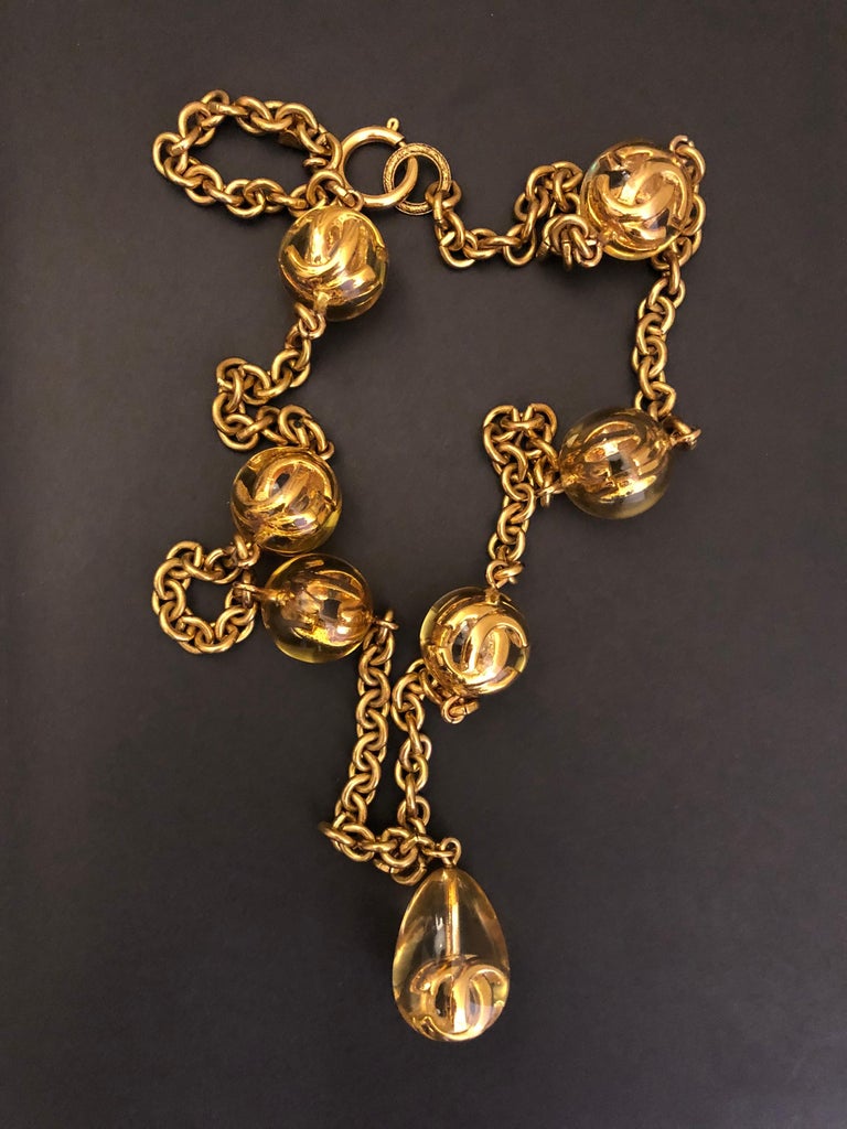 1980s Vintage CHANEL Gold Toned Resin Marble Chain Necklace For Sale at ...