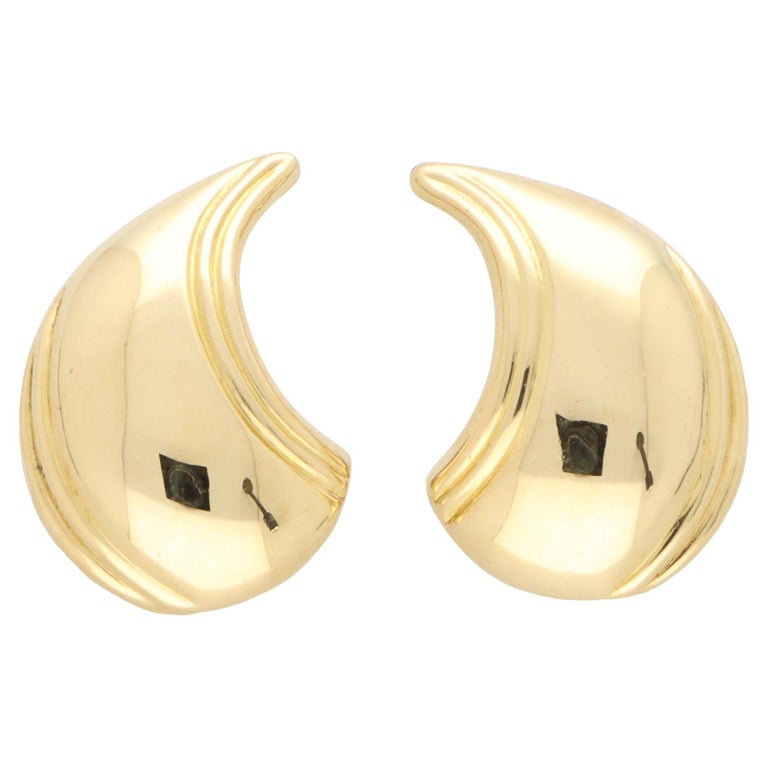 Vintage 1980's Curved Earrings Set in 18k Yellow Gold For Sale at 1stDibs