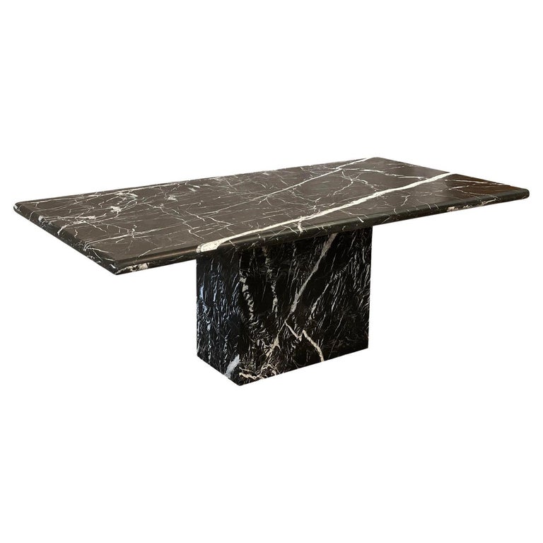 Postmoderner Nero Marquina-Marmor-Esstisch aus den 1980er Jahren im ...