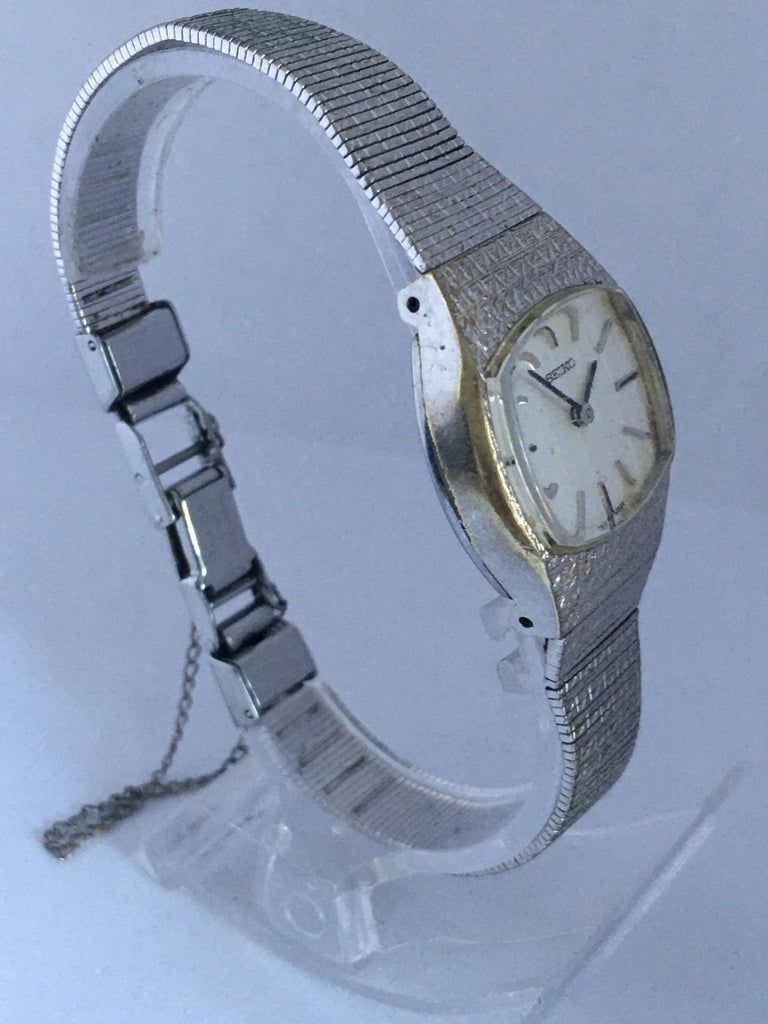 Vintage 1980s Seiko Mechanical Ladies Watch For Sale at 1stDibs