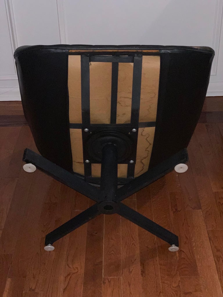 Vintage 1980's Swivel Bucket Lounge Chair For Sale at 1stDibs