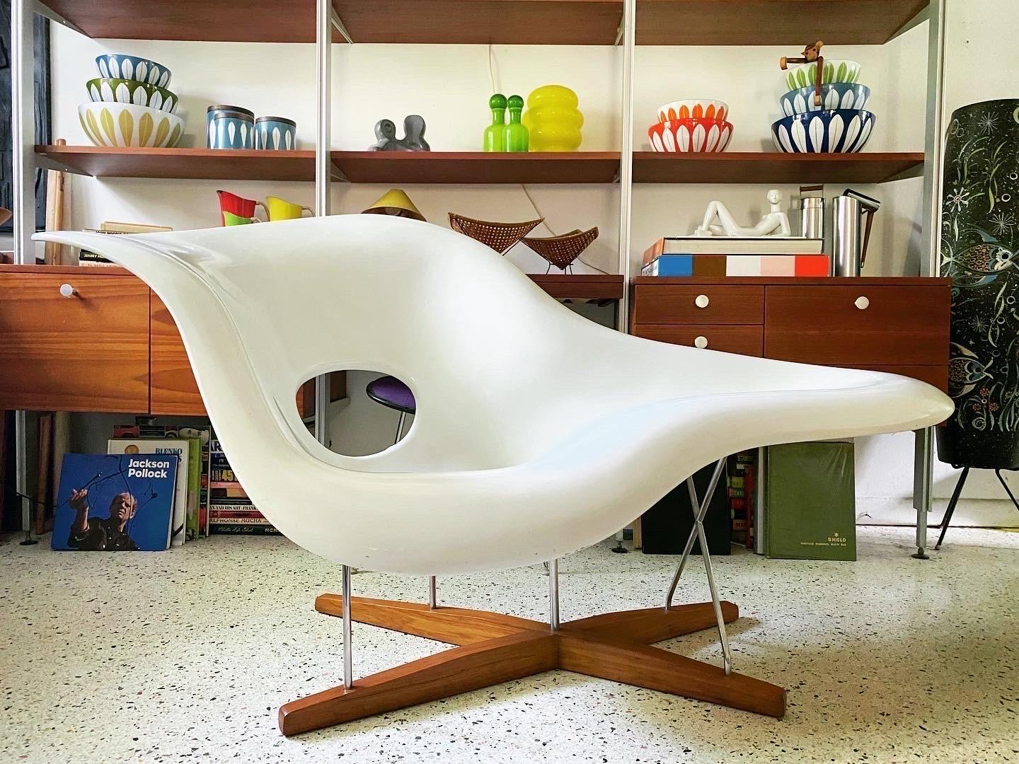 Vintage 1990s Eames La Chaise Lounge Chair For Sale at 1stDibs