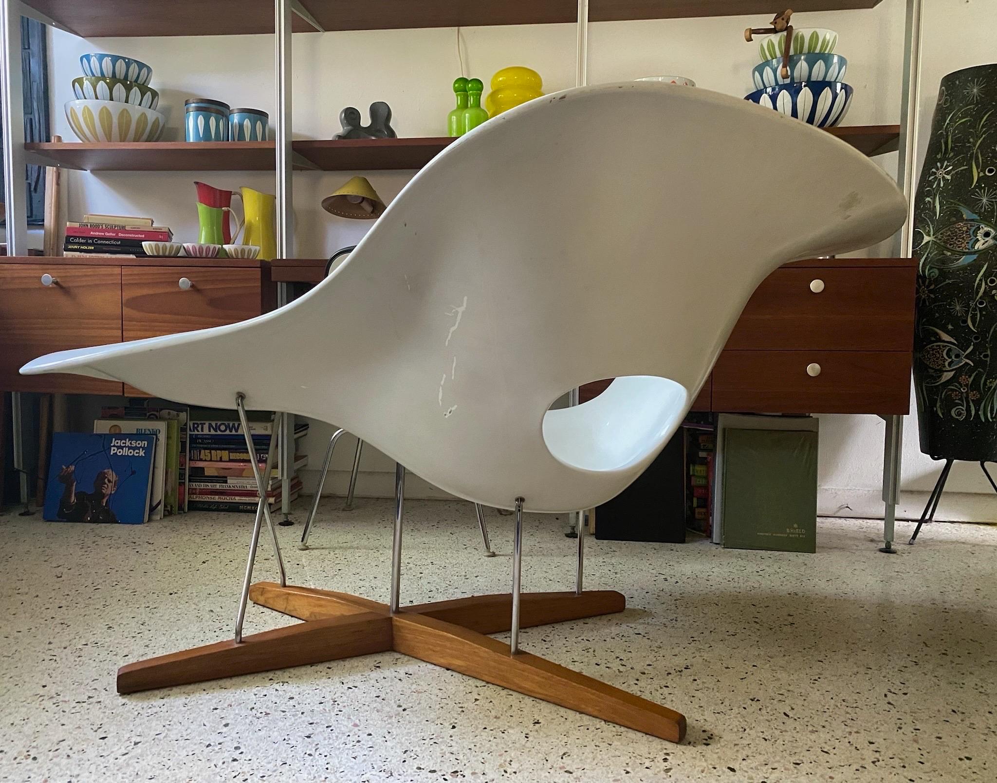Vintage 1990s Eames La Chaise Lounge Chair For Sale at 1stDibs