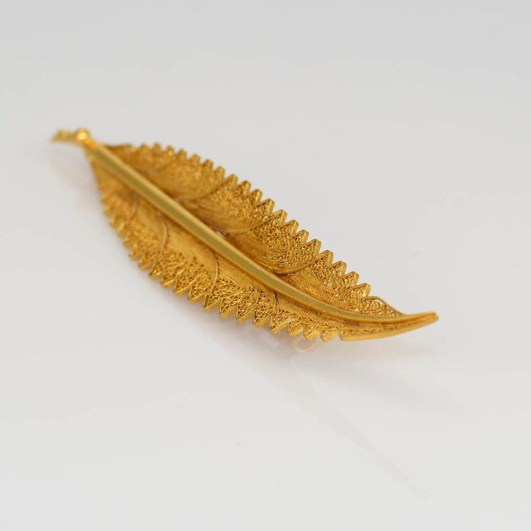 Vintage .800 Gold Leaf Shape Brooch, 6.G For Sale at 1stDibs