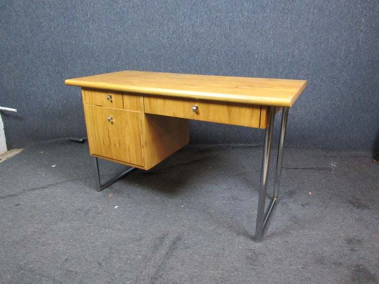 Vintage '80s Maple Writing Desk by Thomasville For Sale at 1stDibs