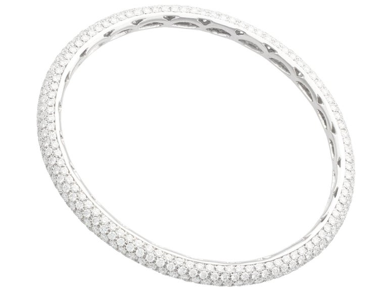 Vintage 8.80 Carat Diamond and 18 Karat White Gold Bangle For Sale at ...