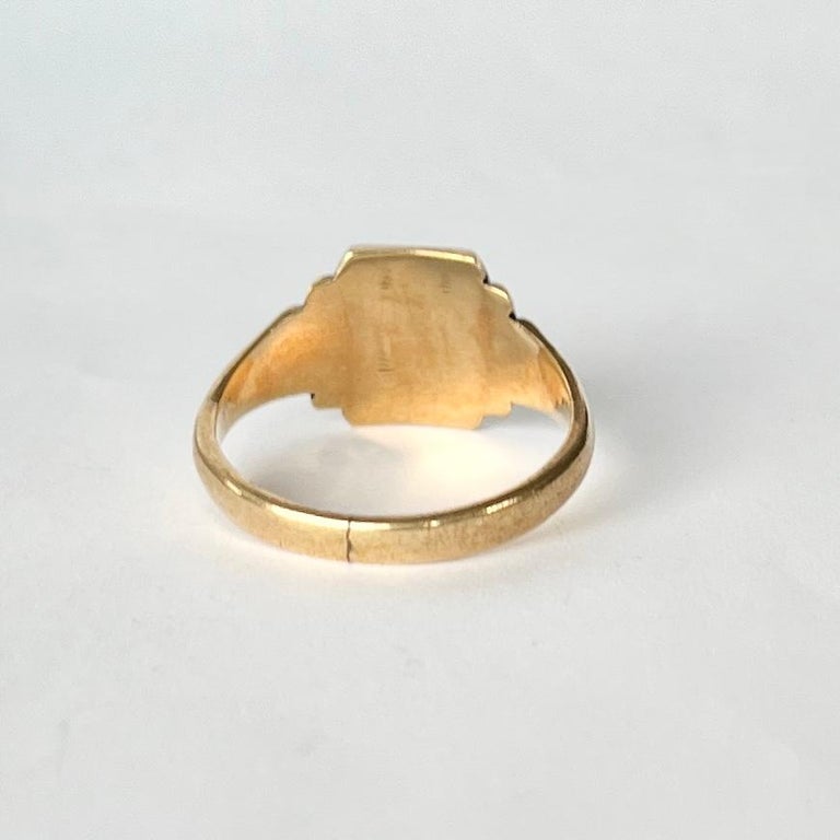 Vintage 9 Carat Gold Signet Ring For Sale at 1stDibs