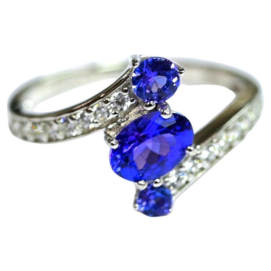 0.86 Ct Tanzanite 925 Sterling Silver Halo Ring Bridal Wedding Ring For Women's For Sale at 1stDibs