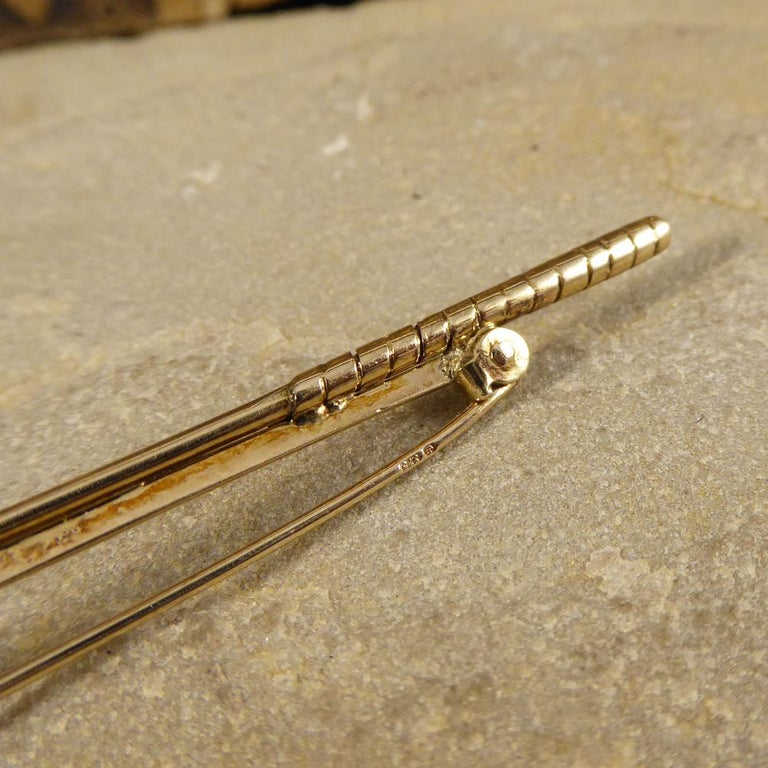 Vintage 9 Carat Yellow Gold Golf Club Brooch For Sale at 1stDibs