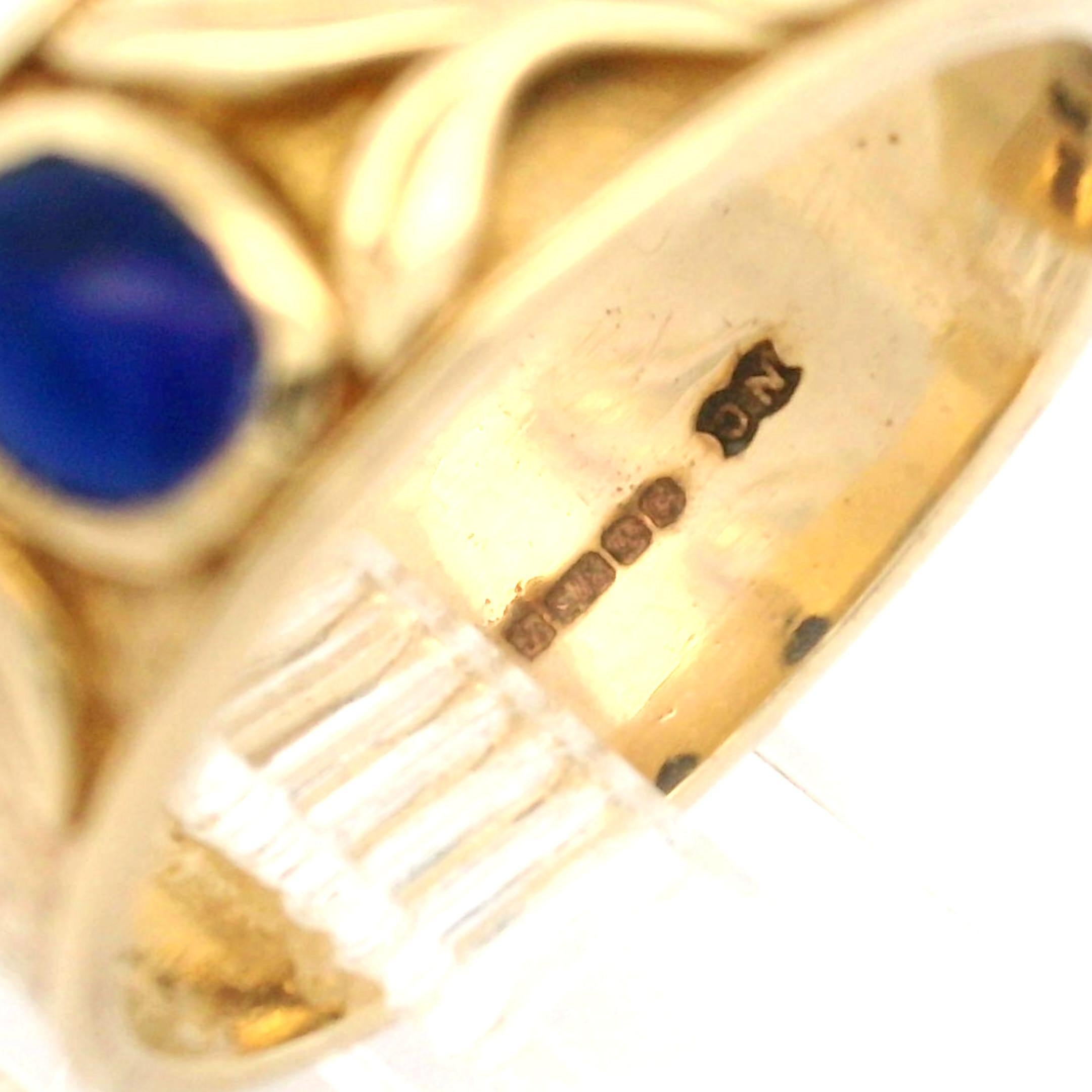 Vintage 9k Yellow Gold Vivid Blue Lapis Floral 7.4mm Wide Cigar Band Ring For Sale at 1stDibs