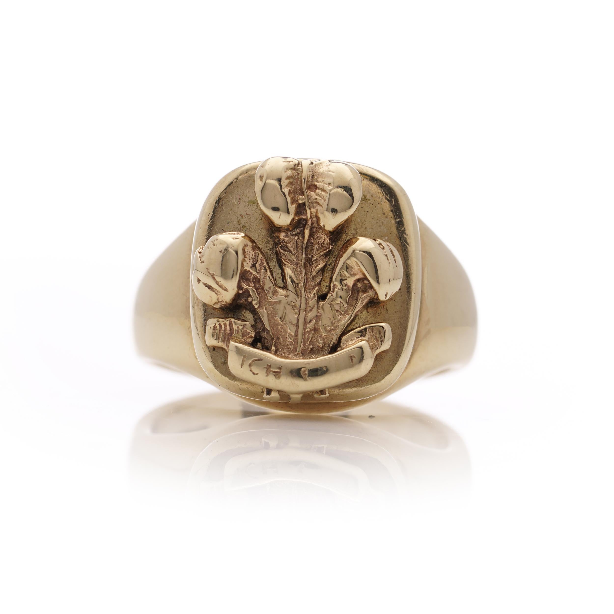 Vintage 9kt. yellow gold signet ring with Prince of Wales feathers For ...