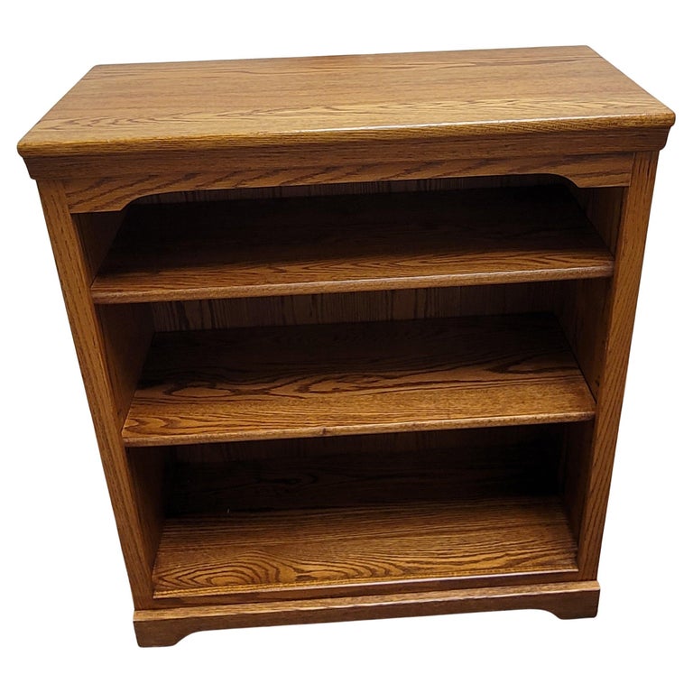 Vintage Amish Crafted Solid Oak Short Bookcase For Sale at 1stDibs