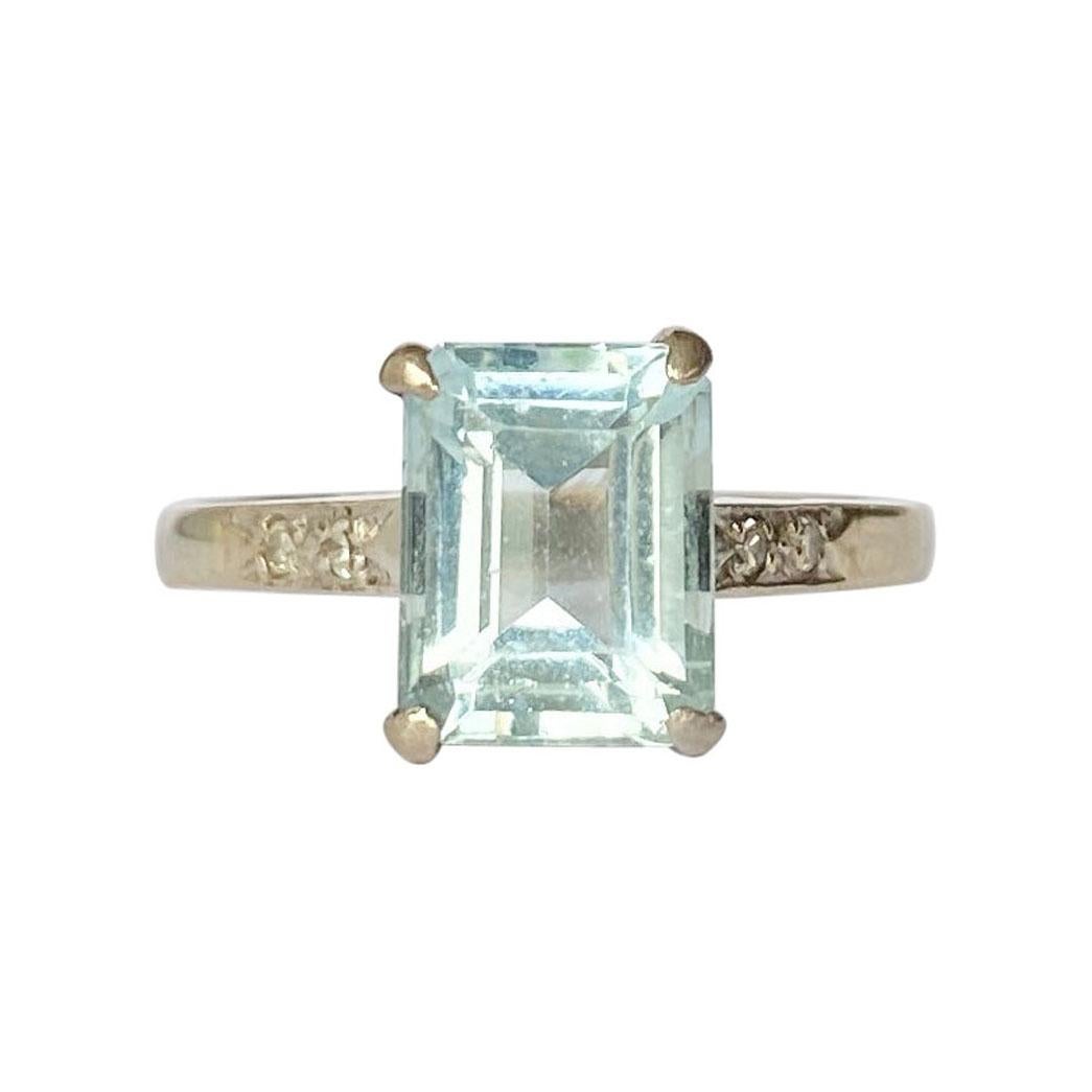 Aquamarine 40 Carat and Diamond 18 Karat Gold Ring For Sale at 1stDibs