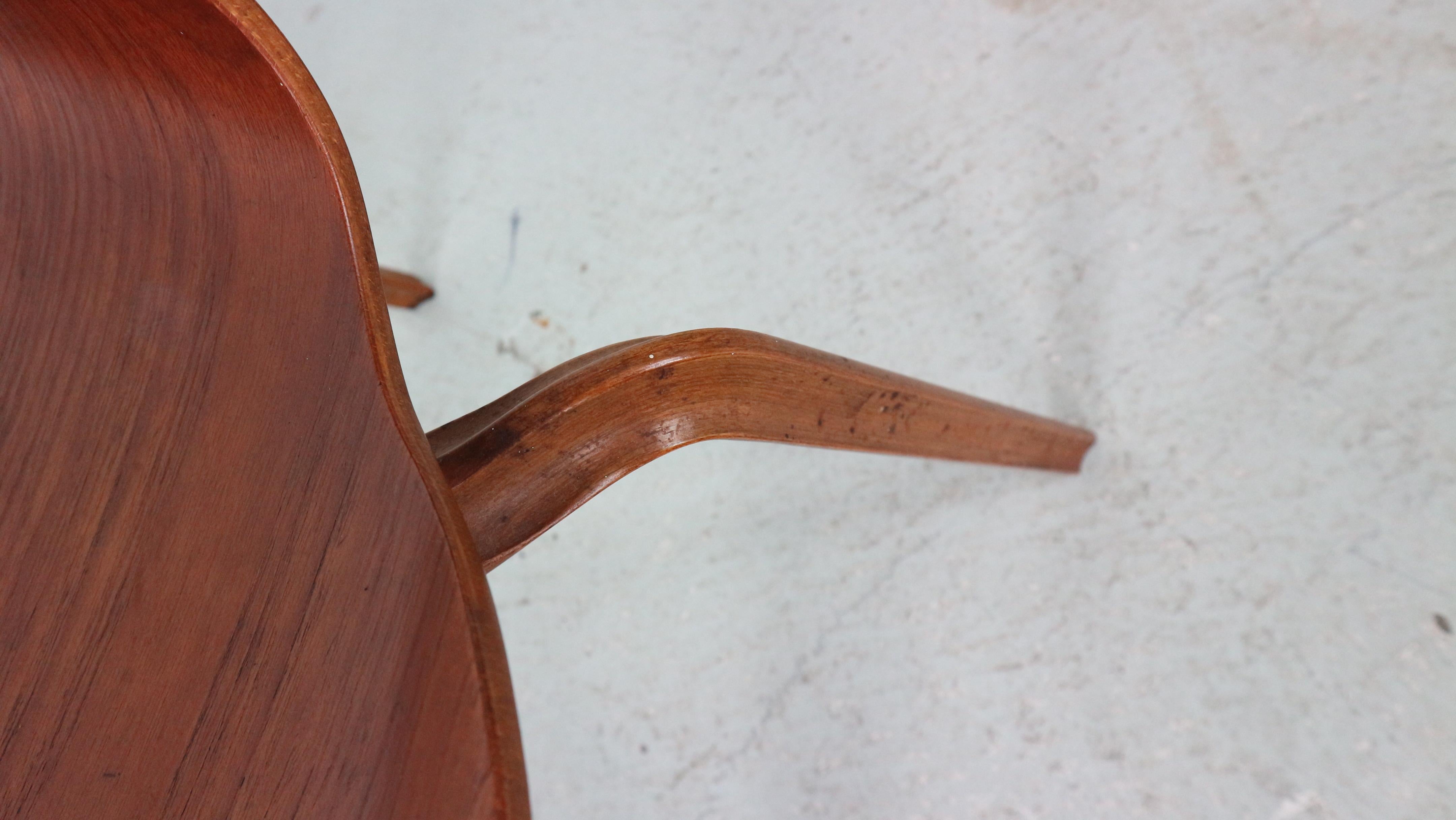 Vintage Arne Jacobsen/Fritz Hansen Model 4130 Grand Prix at 1stDibs
