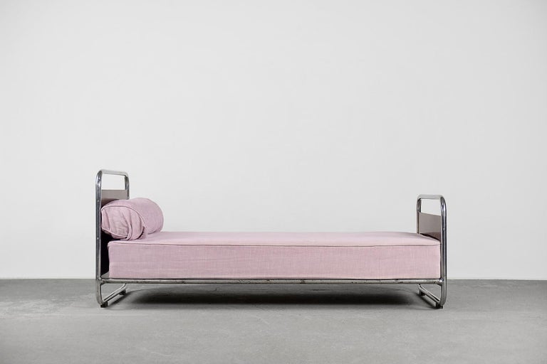 bauhaus bed