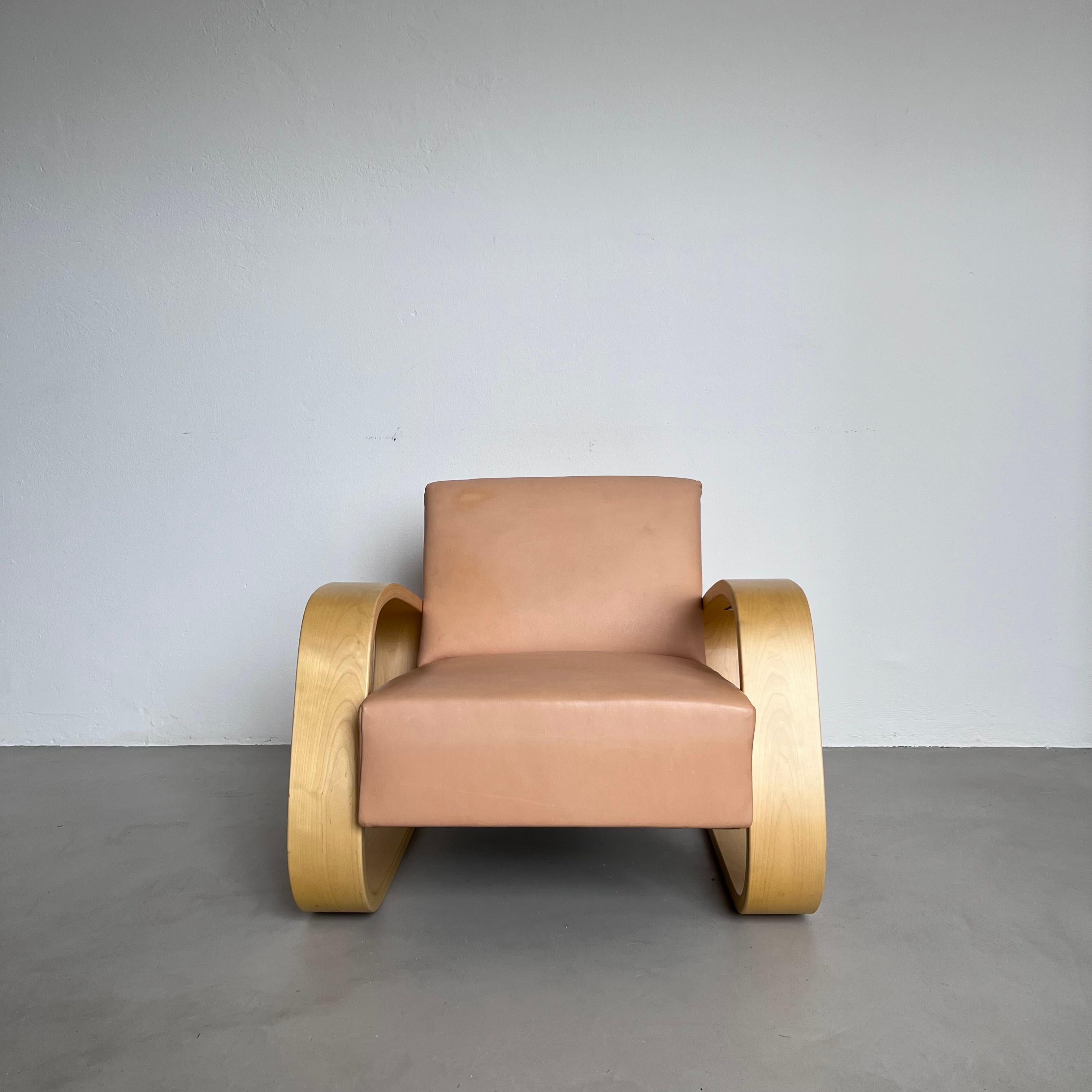 Vintage Artek 400 "Tank" Armchair by Alvar Aalto in Salmon Leather Upholstery For Sale at 1stDibs