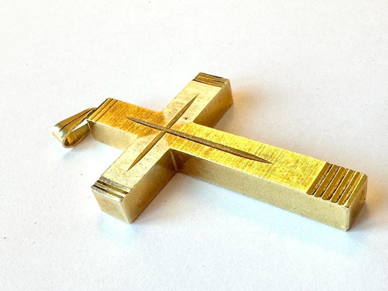 Vintage Austrian 18 Karat Yellow Gold Cross “Chapiteau” For Sale at 1stDibs