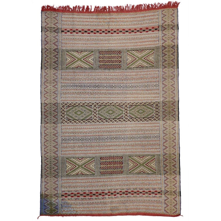 Vintage Berber Moroccan Kilim Rug, Flat-Weave Tribal Rug For Sale at ...