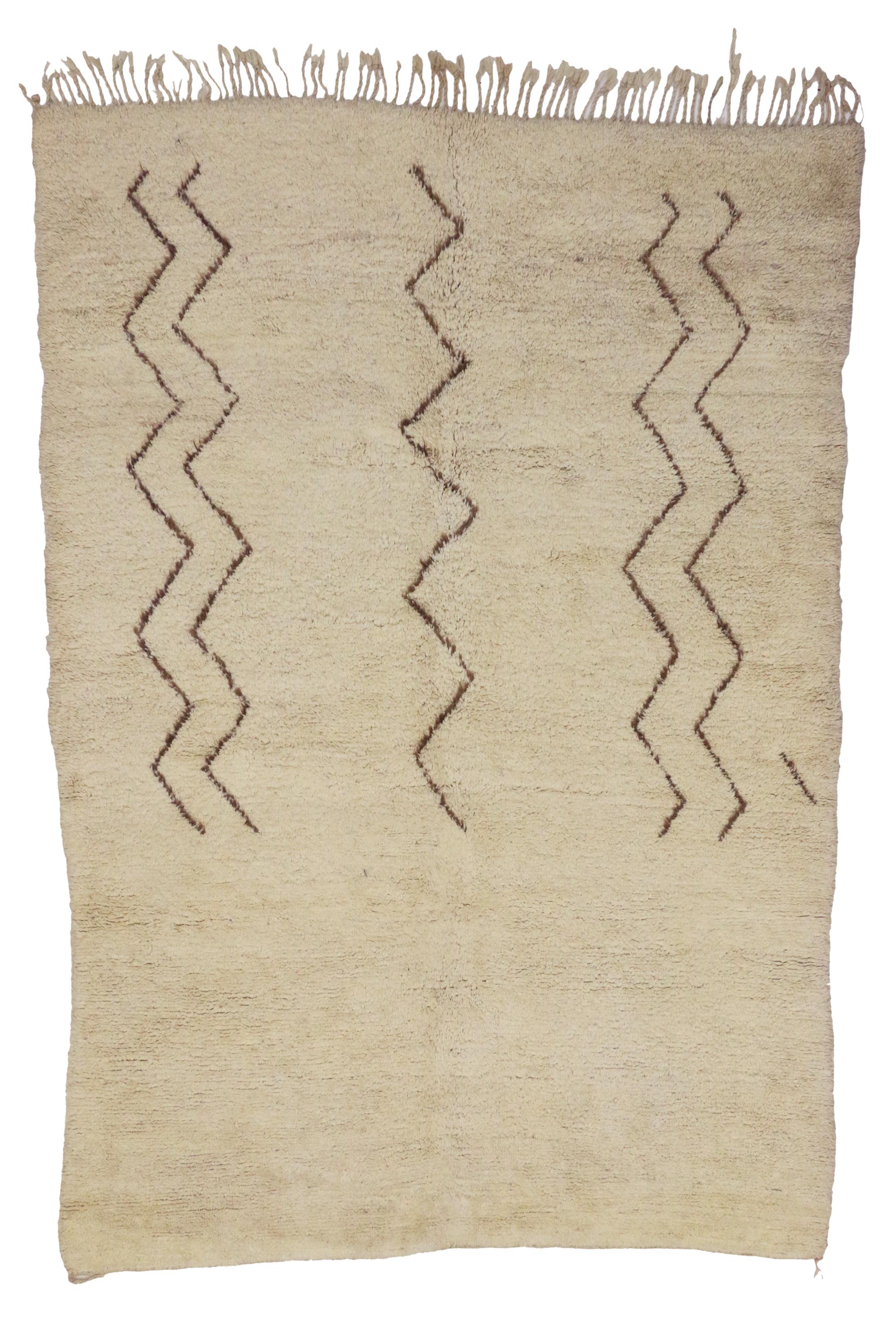 Vintage Berber Moroccan Rug with Minimalist Style For Sale at 1stDibs