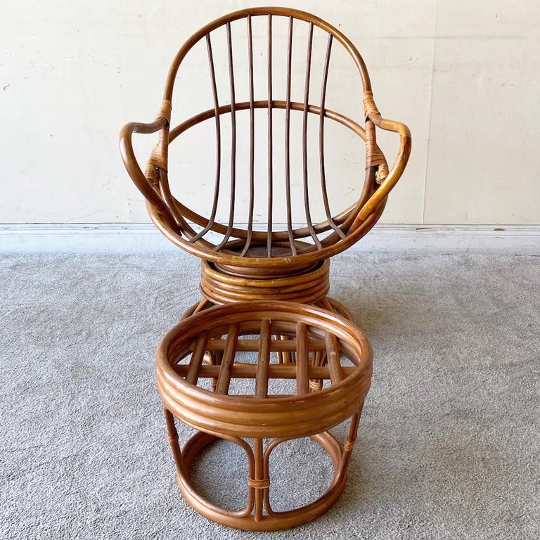 Vintage Boho Chic Drehbarer Papasan-Stuhl aus Bambus und Rattan mit ...