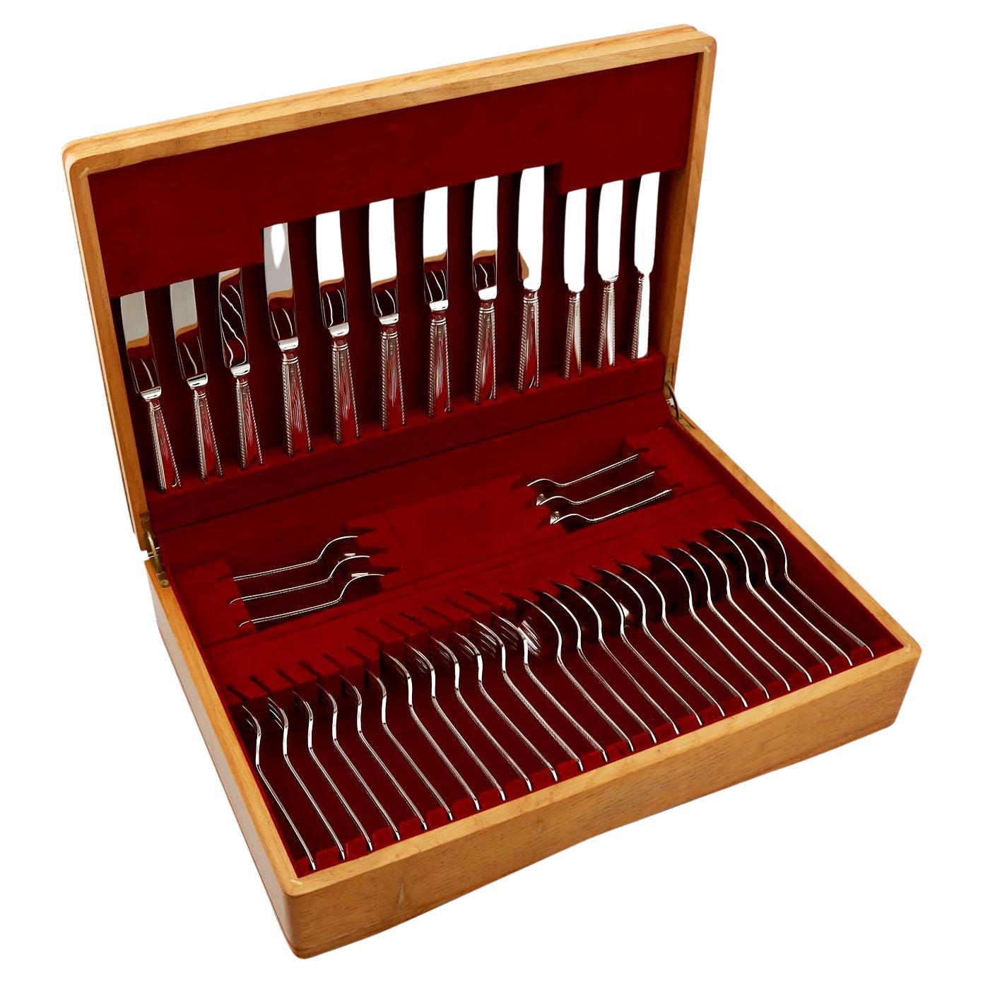 Antique English Sterling Silver Canteen of Cutlery / Flatware, Queens ...