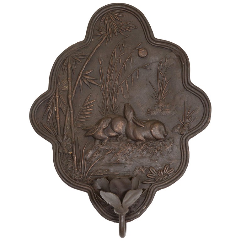 Vieille applique à bougie en bronze avec lapins et bambou patiné foncé ...