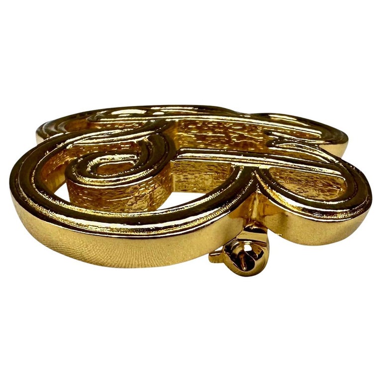 Vintage Burberry 'BB' Logo Gold Tone Costume Brooch For Sale at 1stDibs