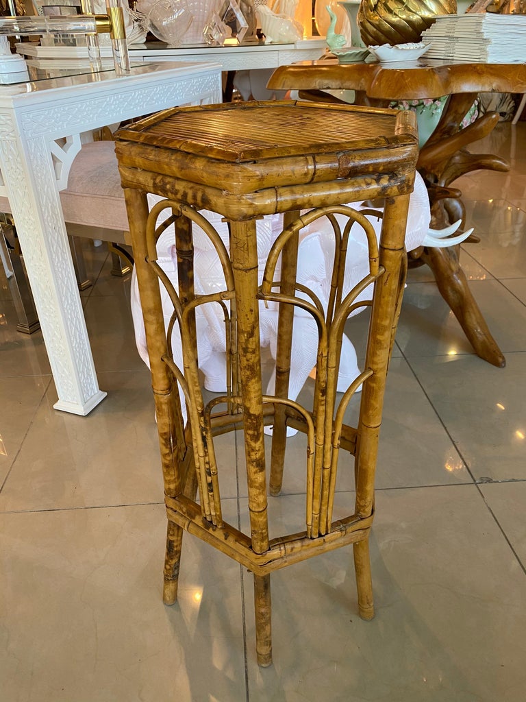 Vintage Burnt Tortoise Bamboo Rattan Plant Stand For Sale at 1stDibs