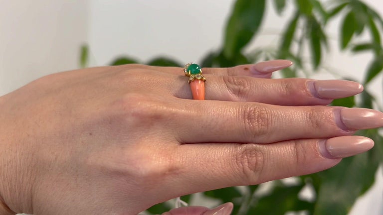 Vintage Chalcedony Coral Diamond 18k Yellow Gold Ring For Sale at 1stDibs