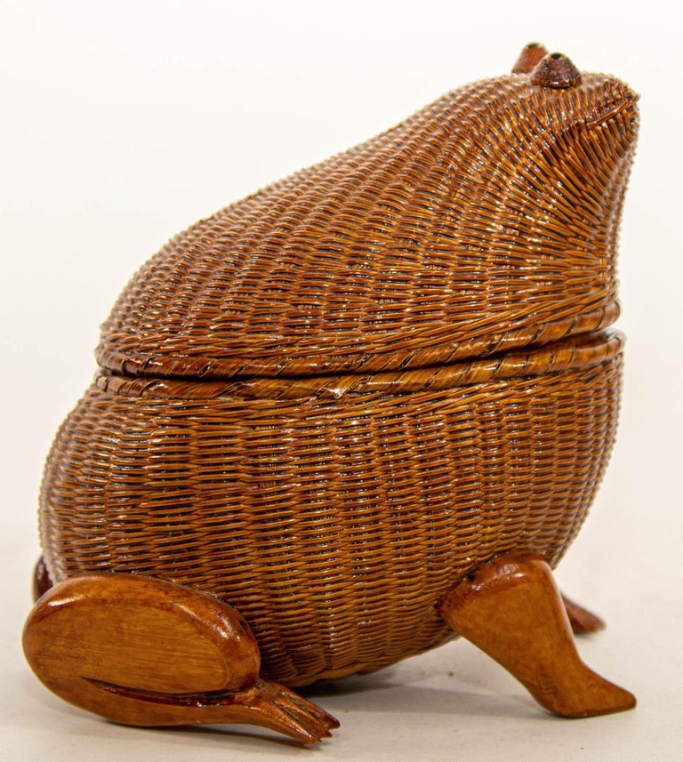 Vintage Chinese Wicker Rattan Frog Shape Lidded Trinket Box For Sale at ...