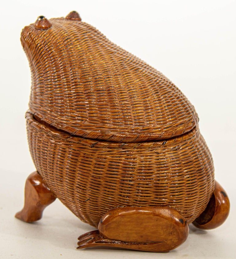Vintage Chinese Wicker Rattan Frog Shape Lidded Trinket Box For Sale at ...