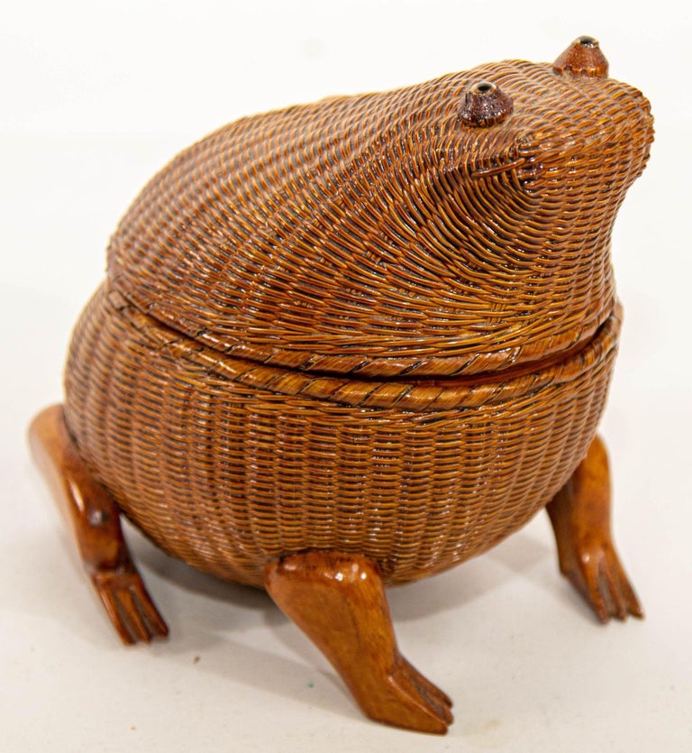 Vintage Chinese Wicker Rattan Frog Shape Lidded Trinket Box For Sale at ...
