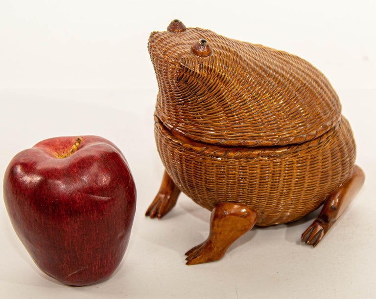 Vintage Chinese Wicker Rattan Frog Shape Lidded Trinket Box For Sale at ...