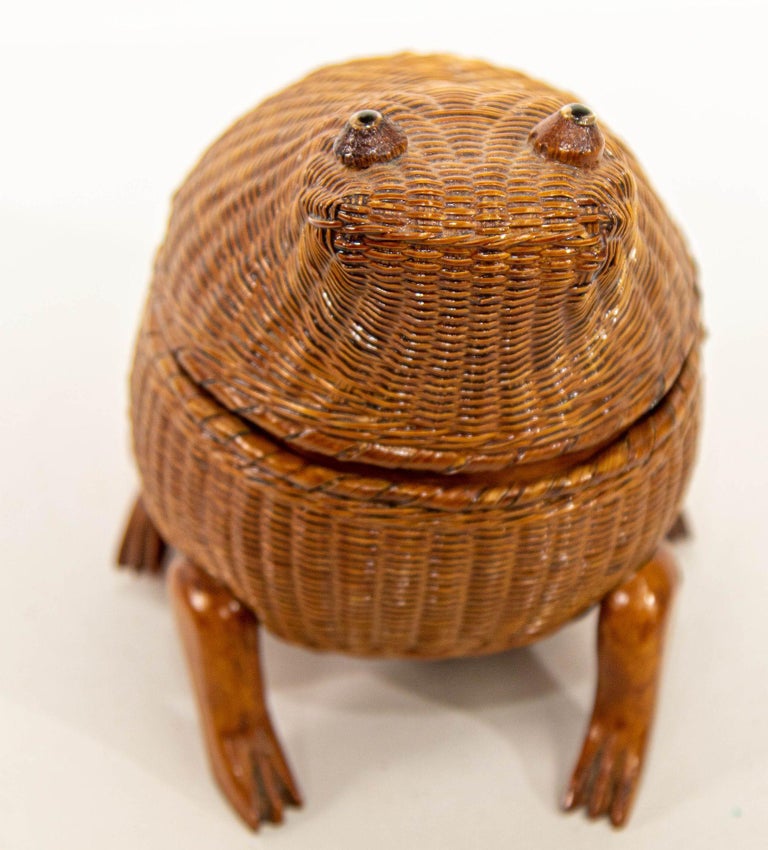 Vintage Chinese Wicker Rattan Frog Shape Lidded Trinket Box For Sale at ...