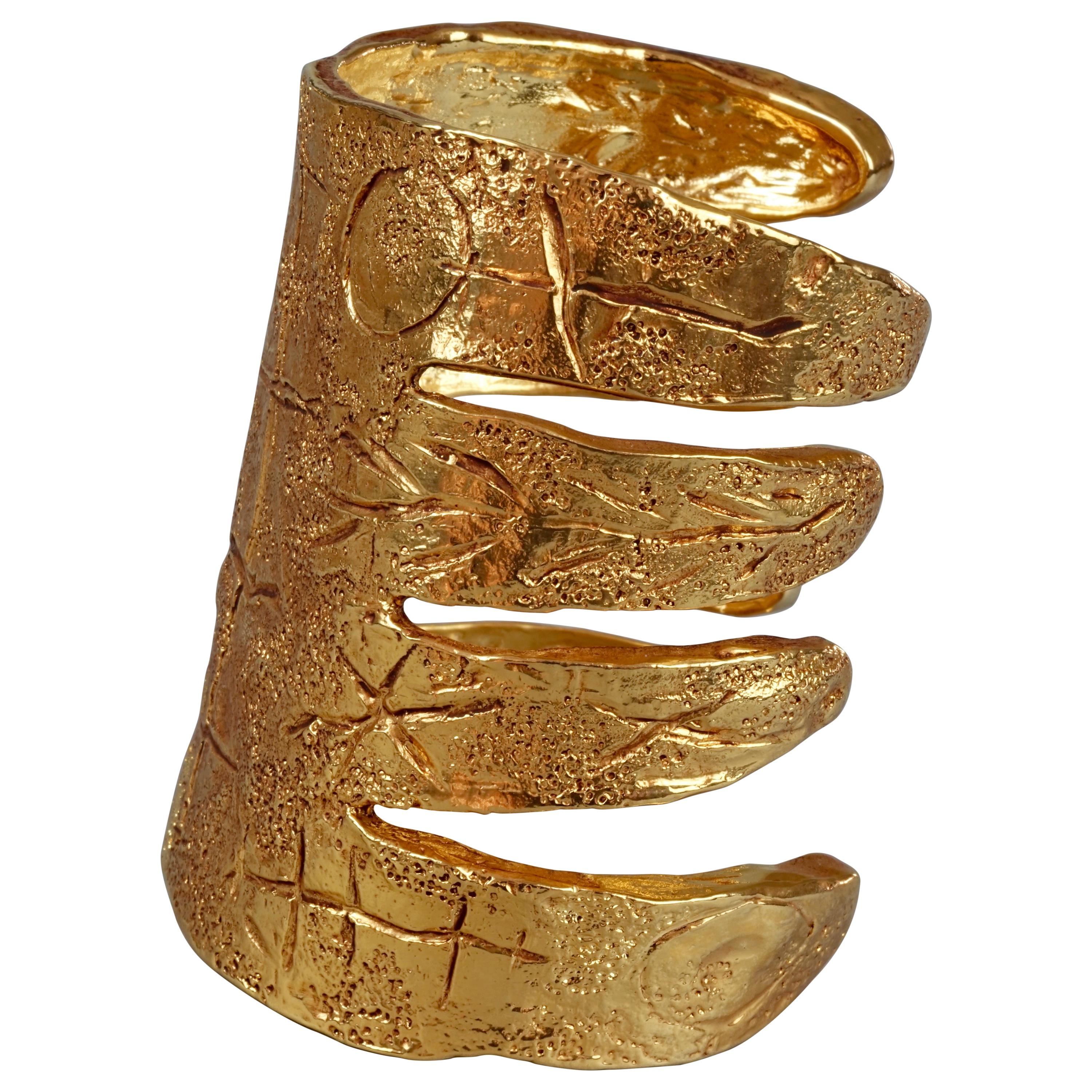 Interlocking Claw Diamond Sapphire Bangle Bracelet For Sale at 1stDibs